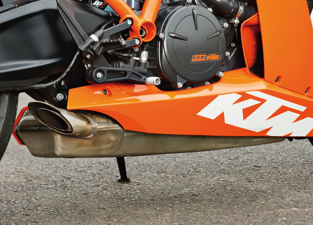 KTM RC8R 試乗レポート | 新車・中古バイク検索サイト GooBike.com KTM RC8R 試乗レポート | 新車・中古バイク検索サイト GooBike.com